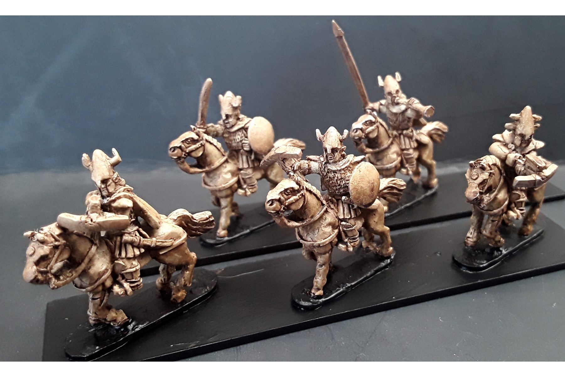 Delvian Cavalry with Crossbows on Horses (16 figures) | Battle Valor ...